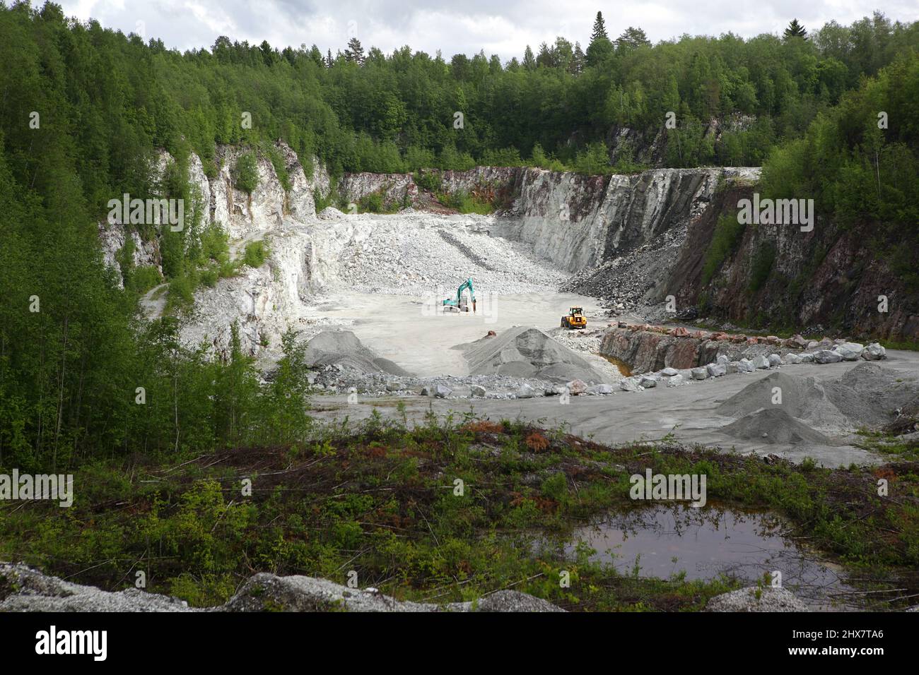 Quarry limestone hi-res stock photography and images - Alamy
