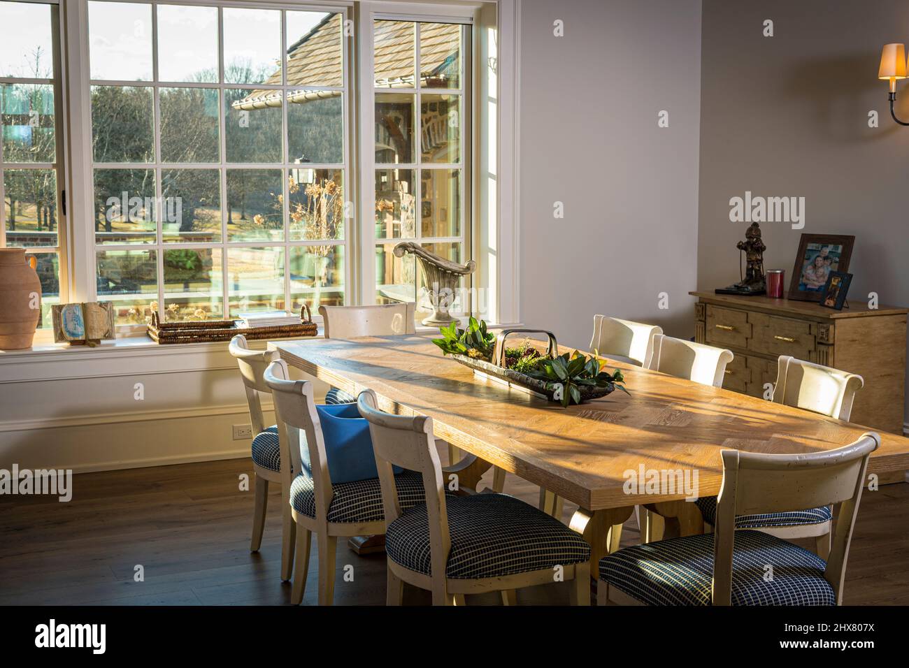 Sunlight through window hi-res stock photography and images - Alamy