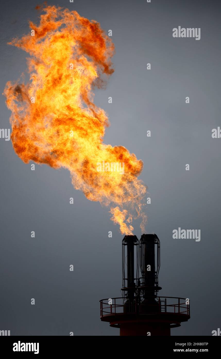 Lng terminal france hi-res stock photography and images - Alamy