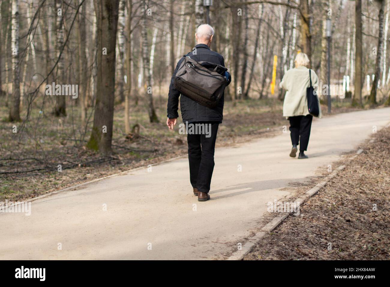 Old lady crying hi-res stock photography and images - Alamy