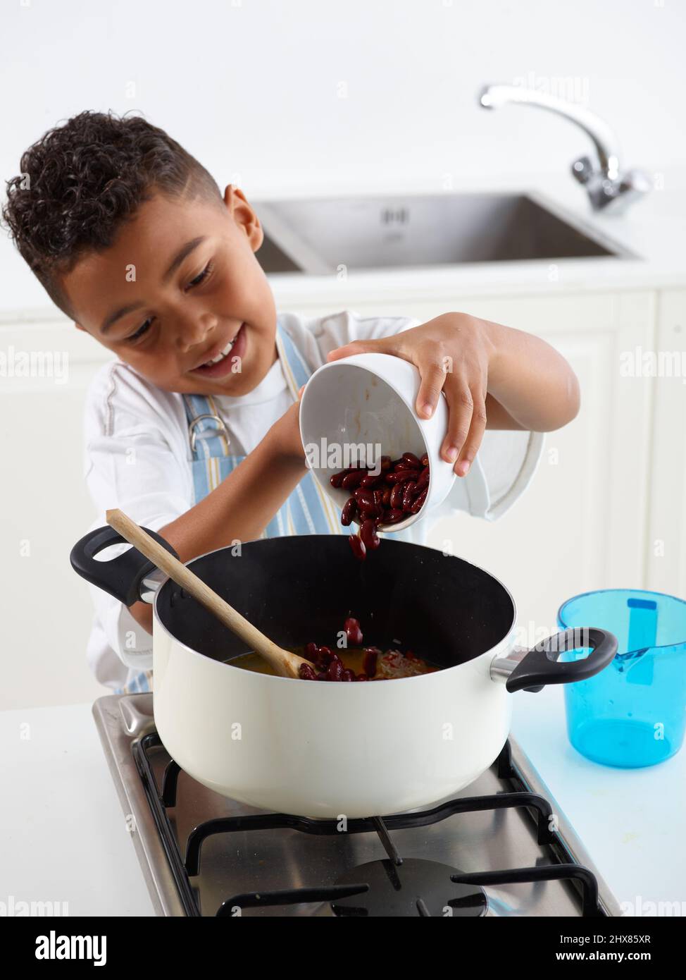 Veggie Jambalaya - Adding kidney beans to a pan (Step 3 of 5 Stock ...