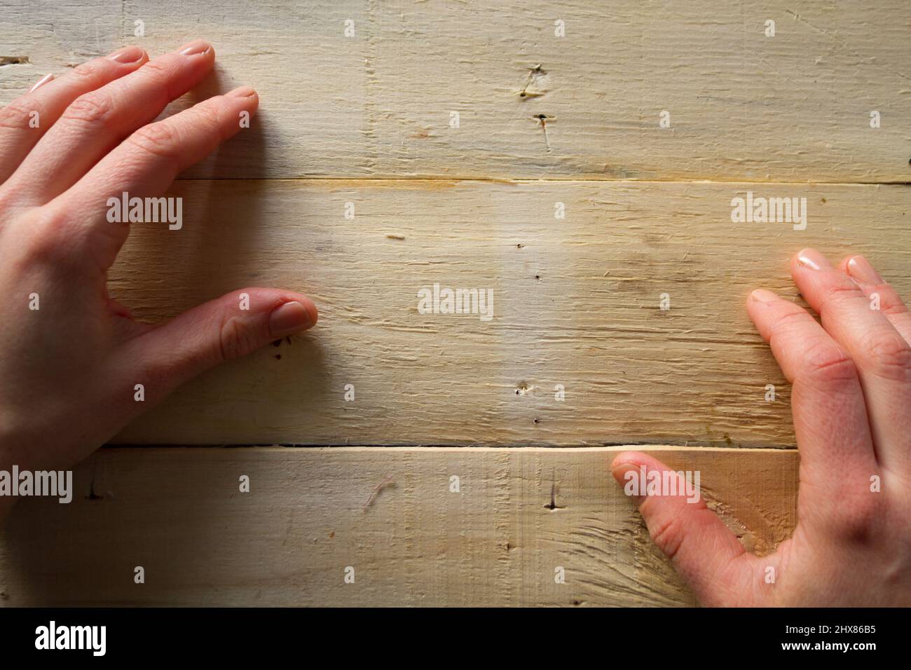 Hand of a person working with wood Stock Photo - Alamy