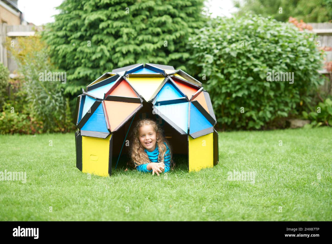 Cardboard den in garden hi-res stock photography and images - Alamy
