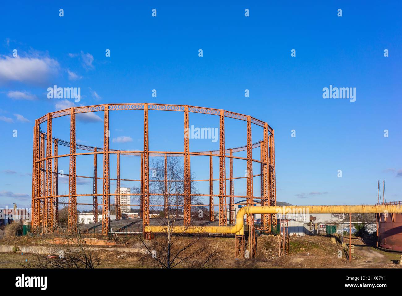 Spiral guided gasholder hi-res stock photography and images - Alamy