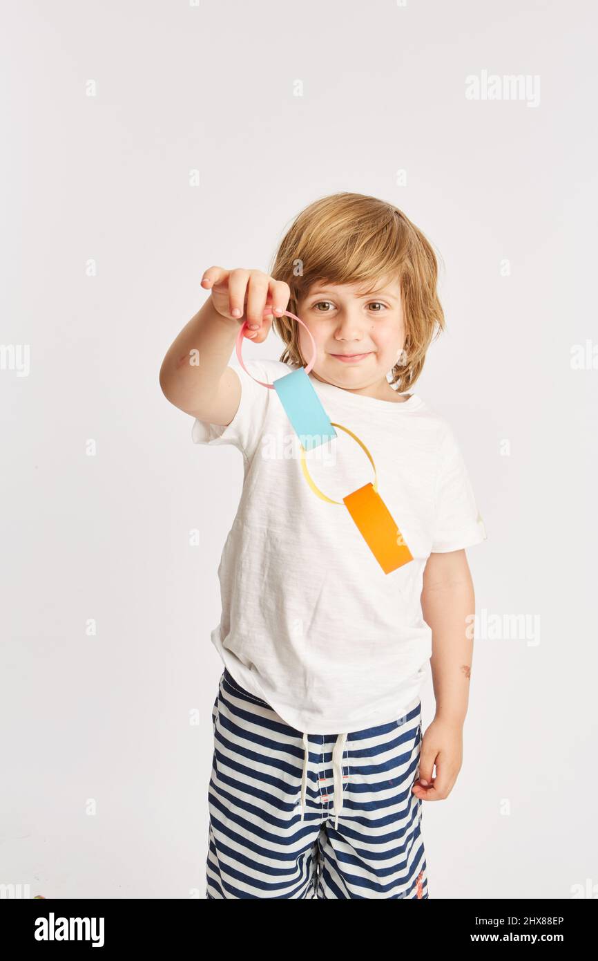 Paper chain person hi-res stock photography and images - Alamy