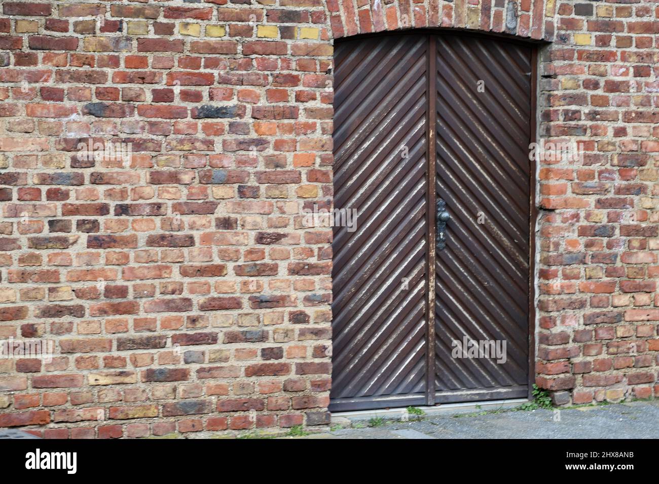 brick wall and door Stock Photo - Alamy