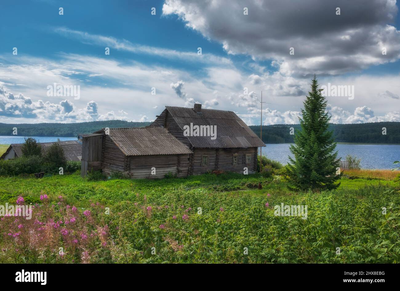 Old log and lake hi-res stock photography and images - Alamy