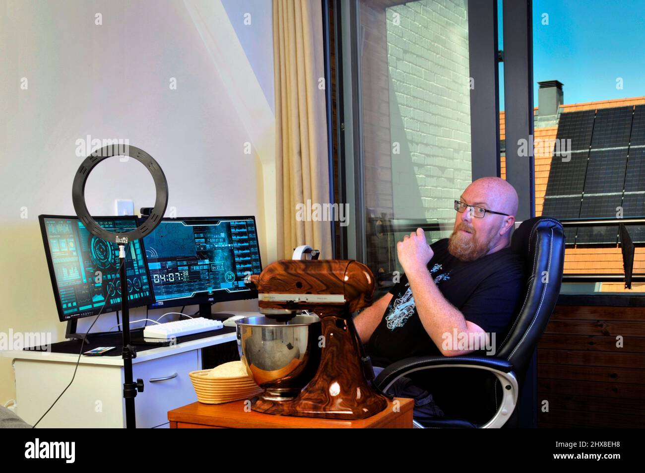 Man locked in room hi-res stock photography and images - Alamy