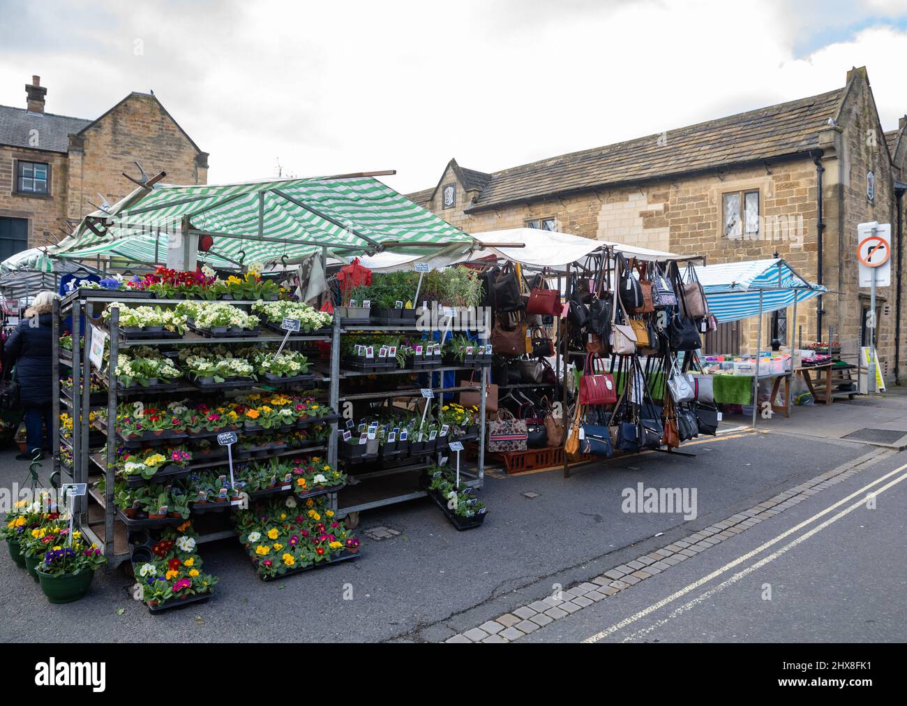 Market stalls on Market Day in Bakewell, Derbyshire, UK Stock Photo - Alamy
