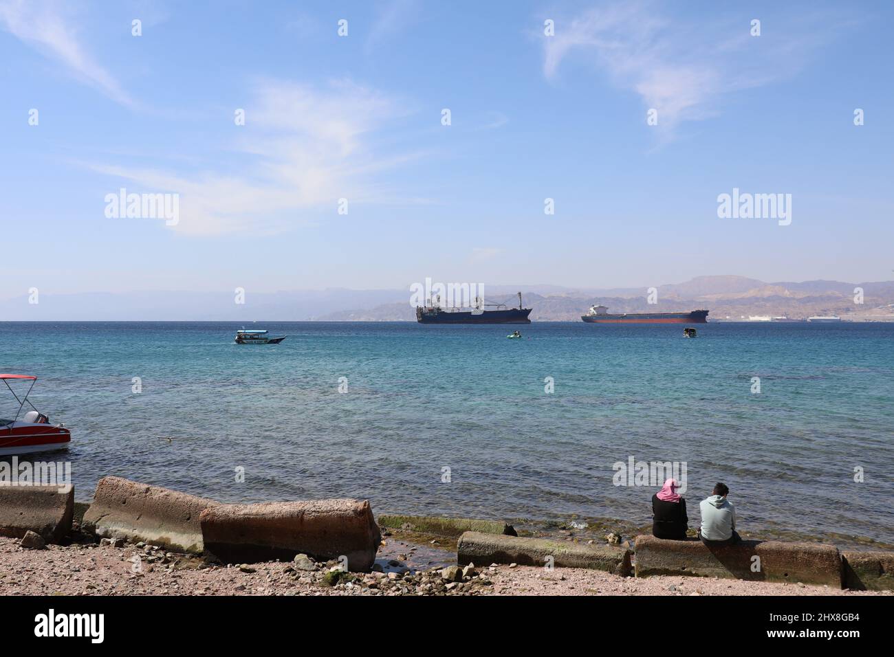 Local people sitting by the shore of the Red Sea at Aqaba Stock Photo ...