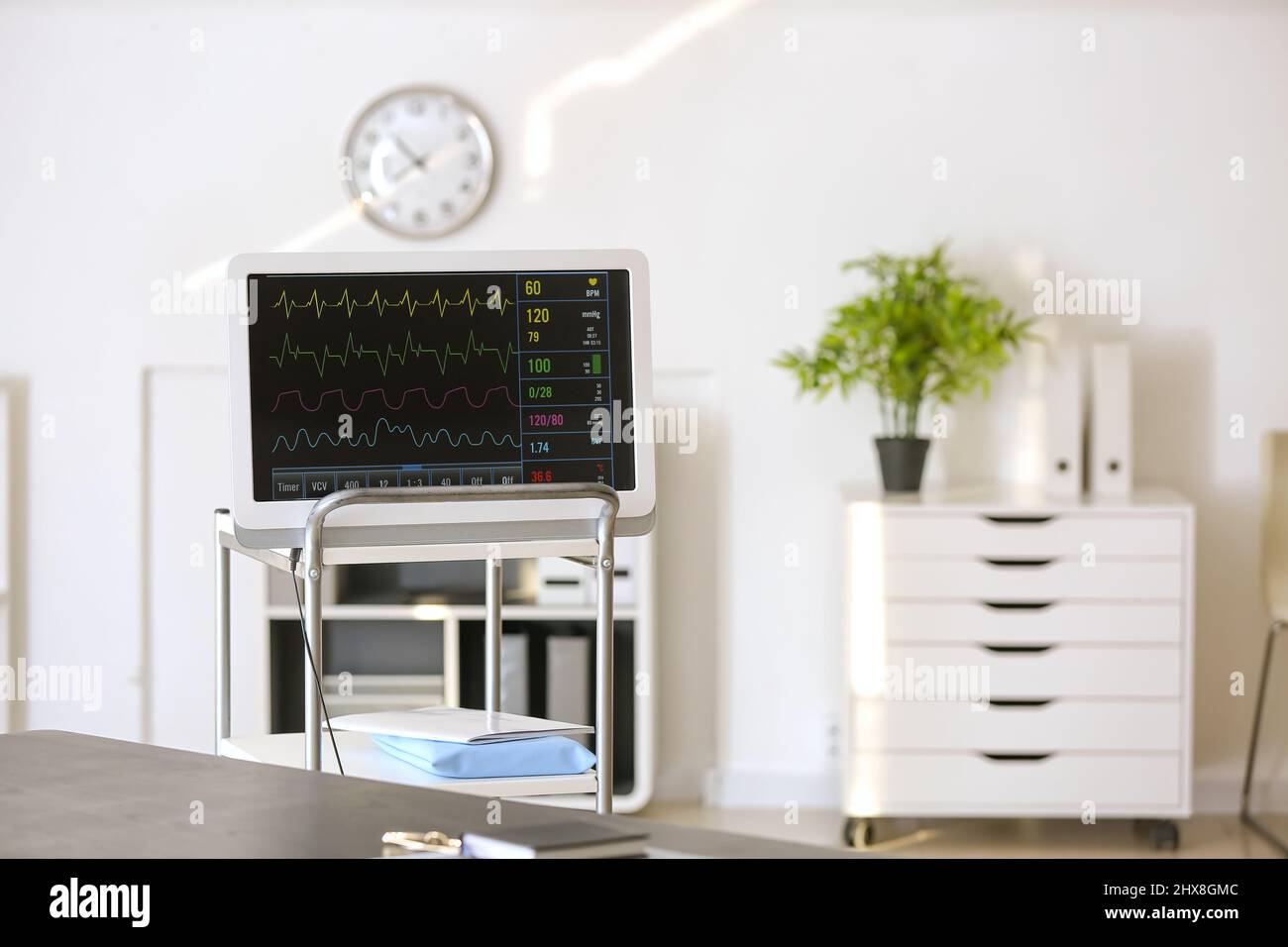 Modern heart rate monitor in hospital Stock Photo - Alamy