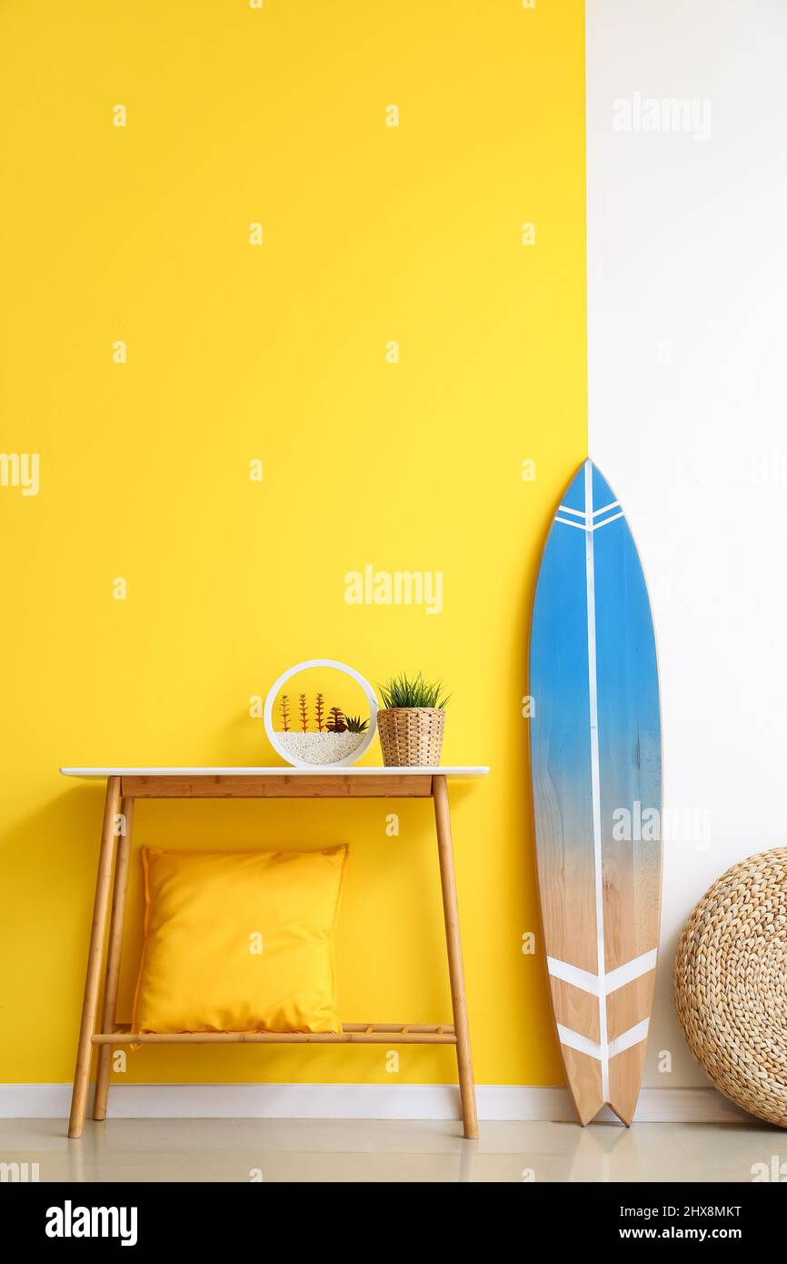 Surfboard decor hi-res stock photography and images - Alamy