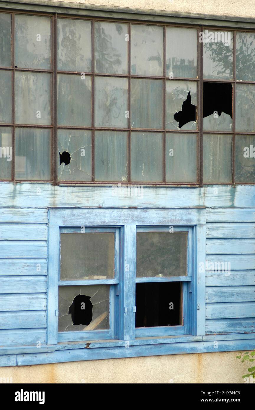 Double casement windows hi-res stock photography and images - Alamy