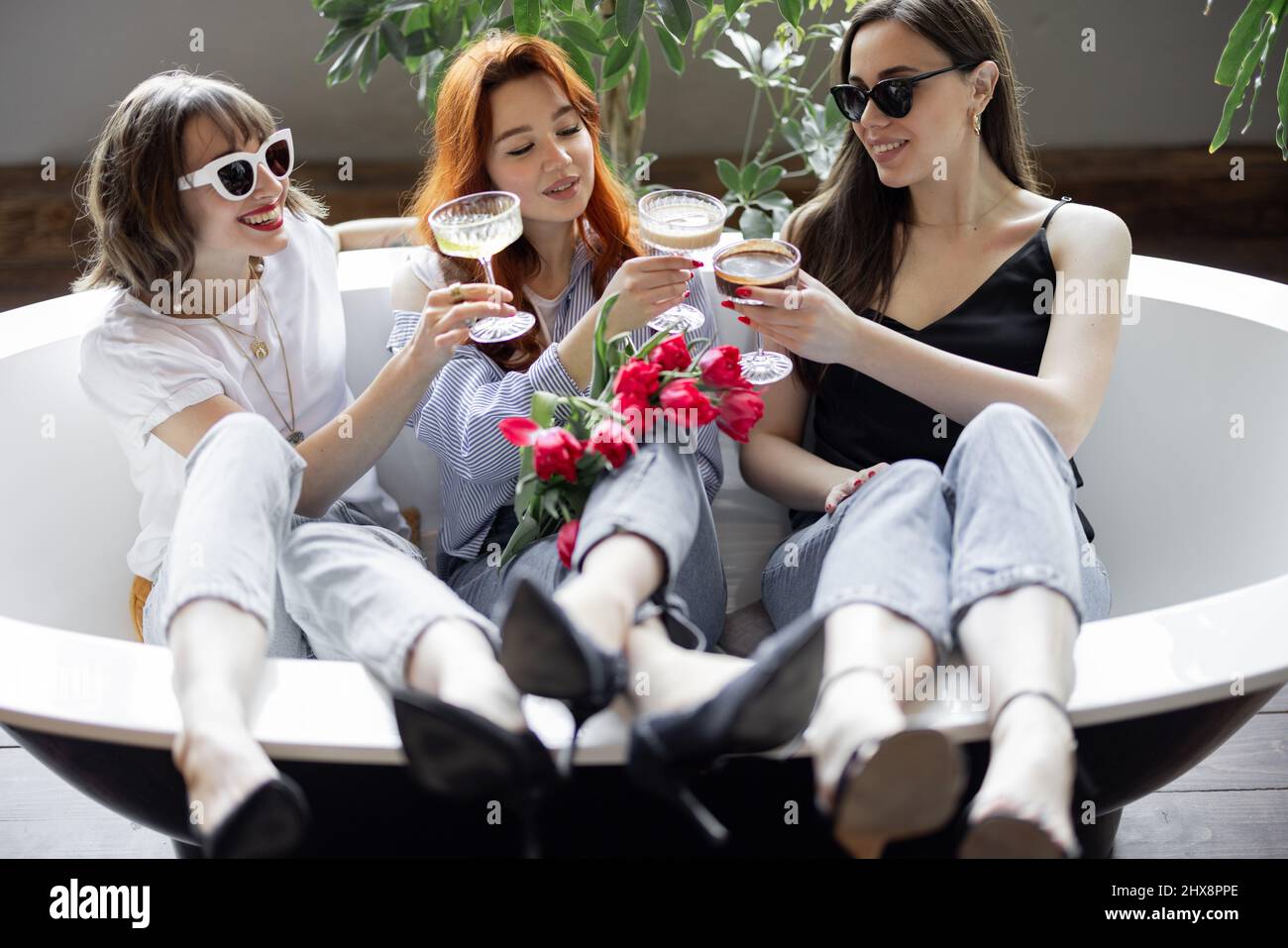 Alcohol celebrating hi-res stock photography and images - Alamy