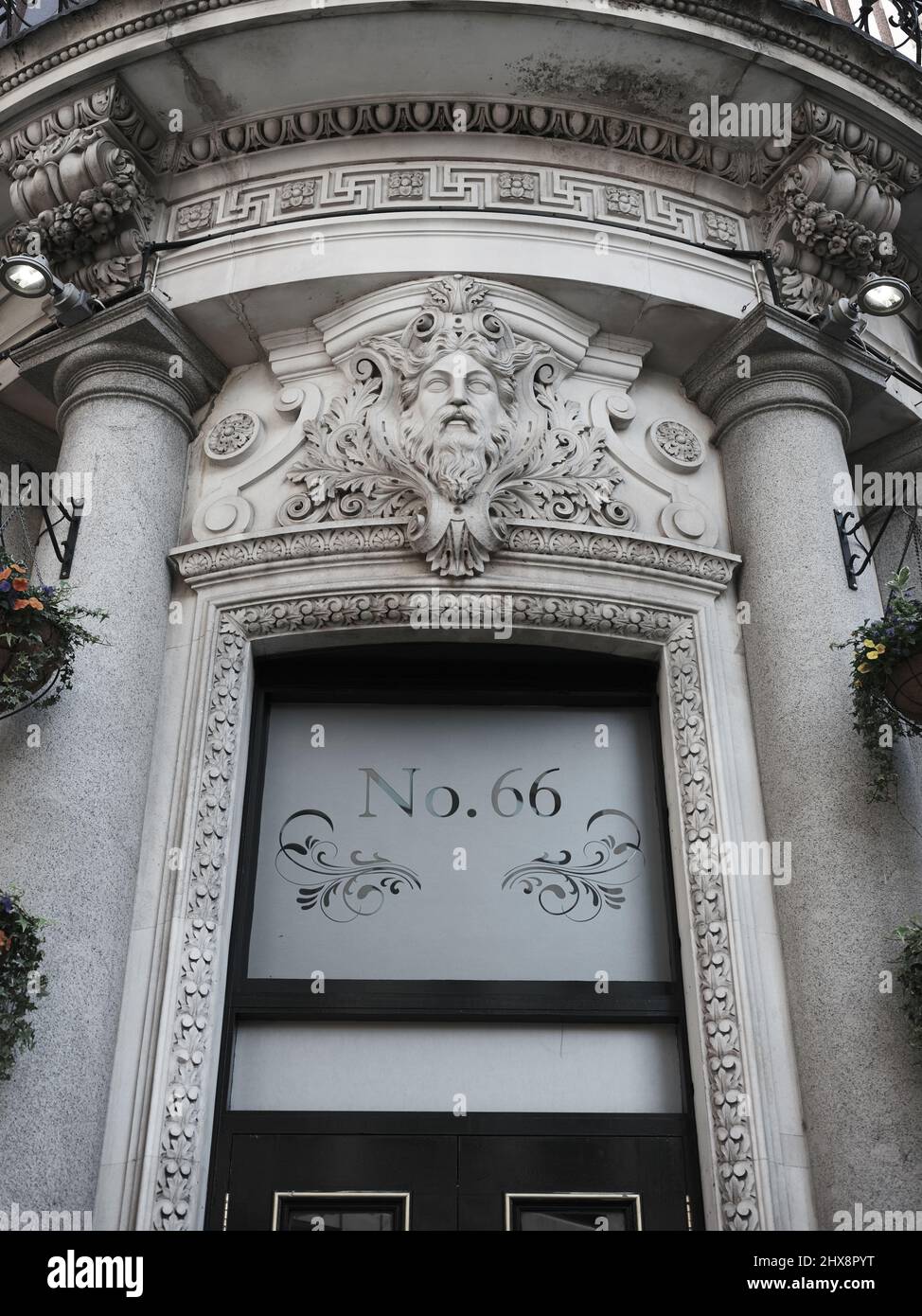 Baroque mascaron hi-res stock photography and images - Alamy