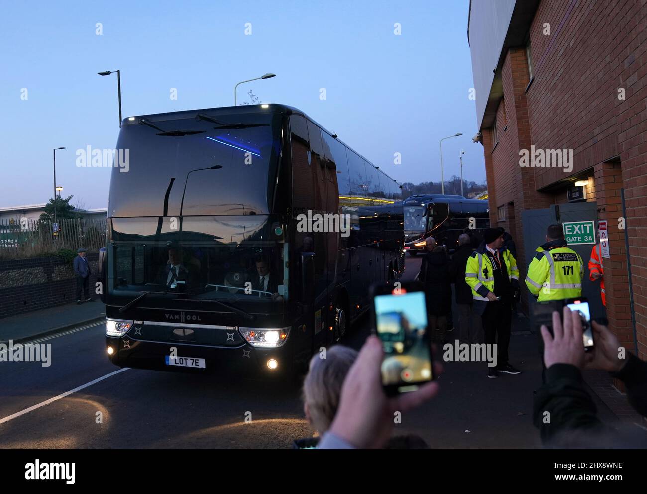 Chelsea team bus hi-res stock photography and images - Alamy