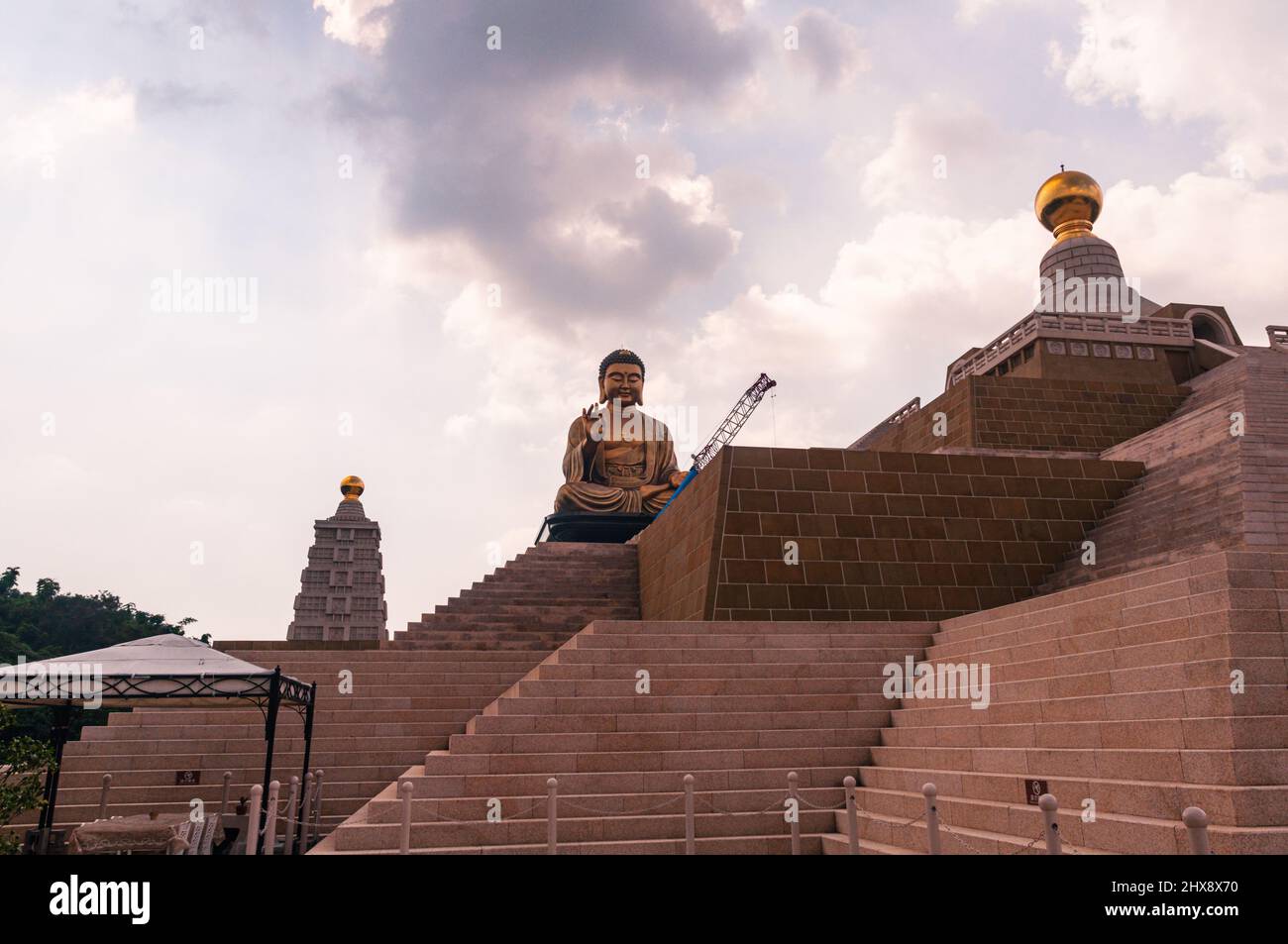 Fo Guang Shan Monastery in Kaohsiung, Taiwan Stock Photo - Alamy