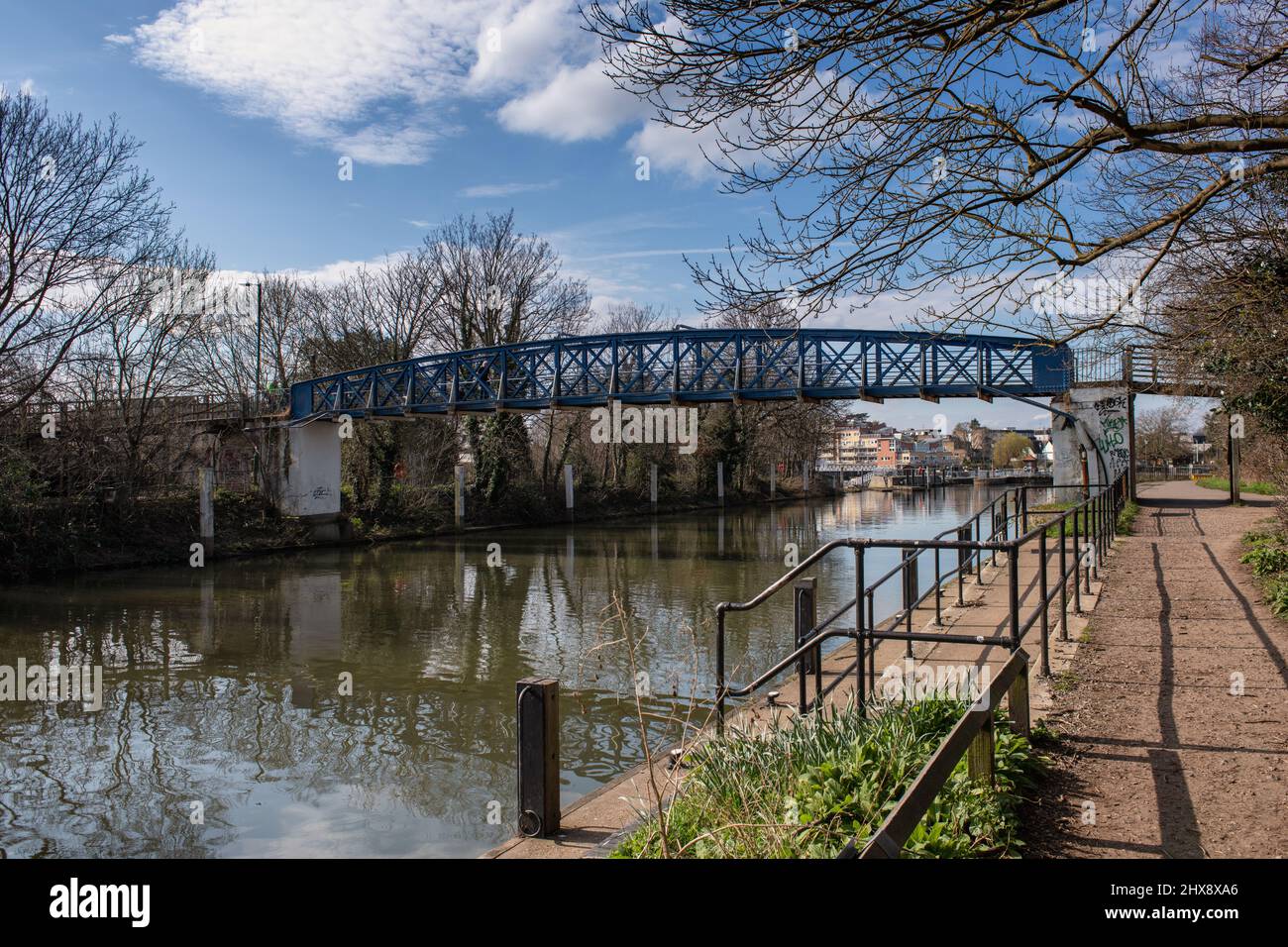 Footbridge over the River Thames at Teddington lock, landscape on a ...