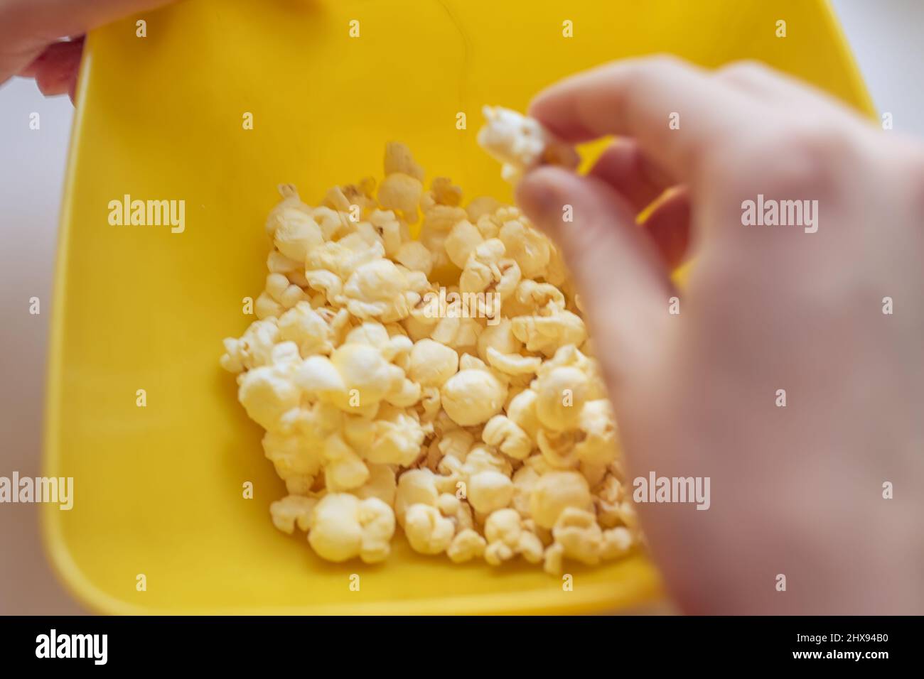 Popcorn top view hi-res stock photography and images - Alamy