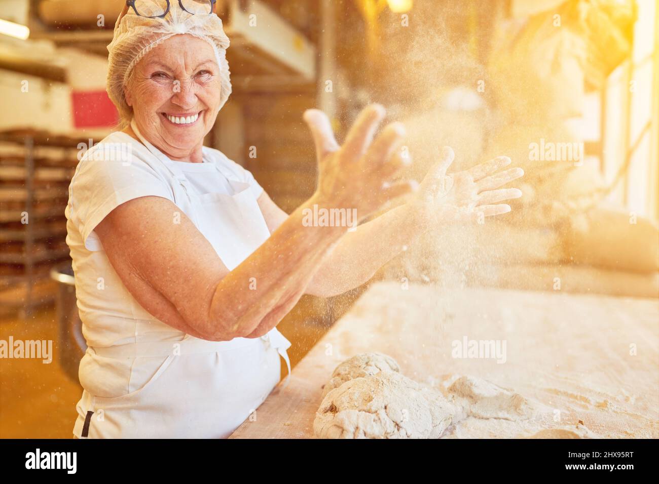 Hand clap trade hi-res stock photography and images - Alamy