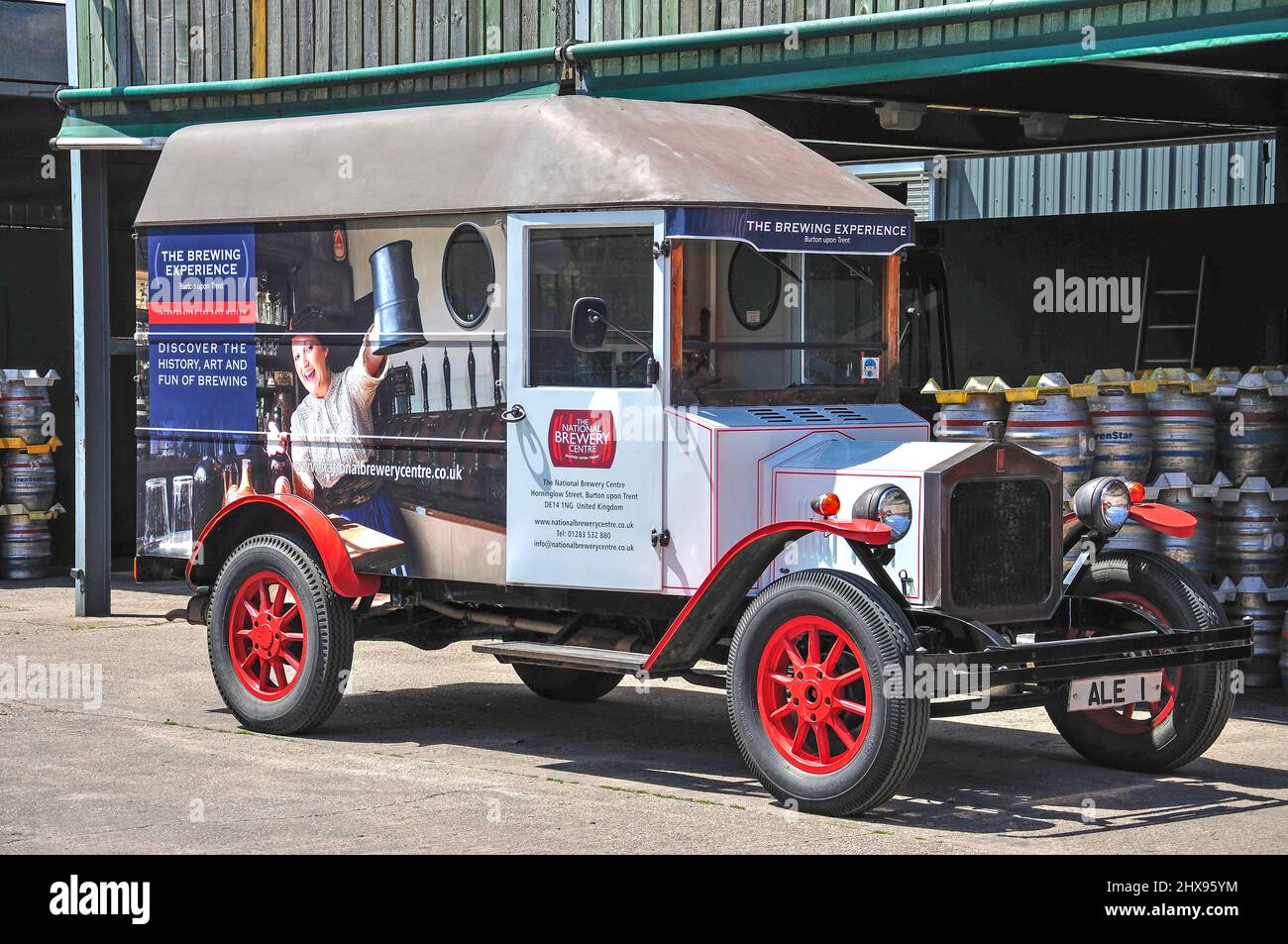Vintage delivery van hi-res stock photography and images - Alamy
