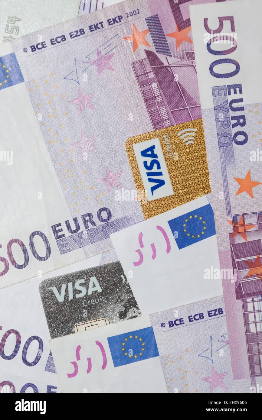 Visa credit card and 500 Euro bank notes Stock Photo - Alamy