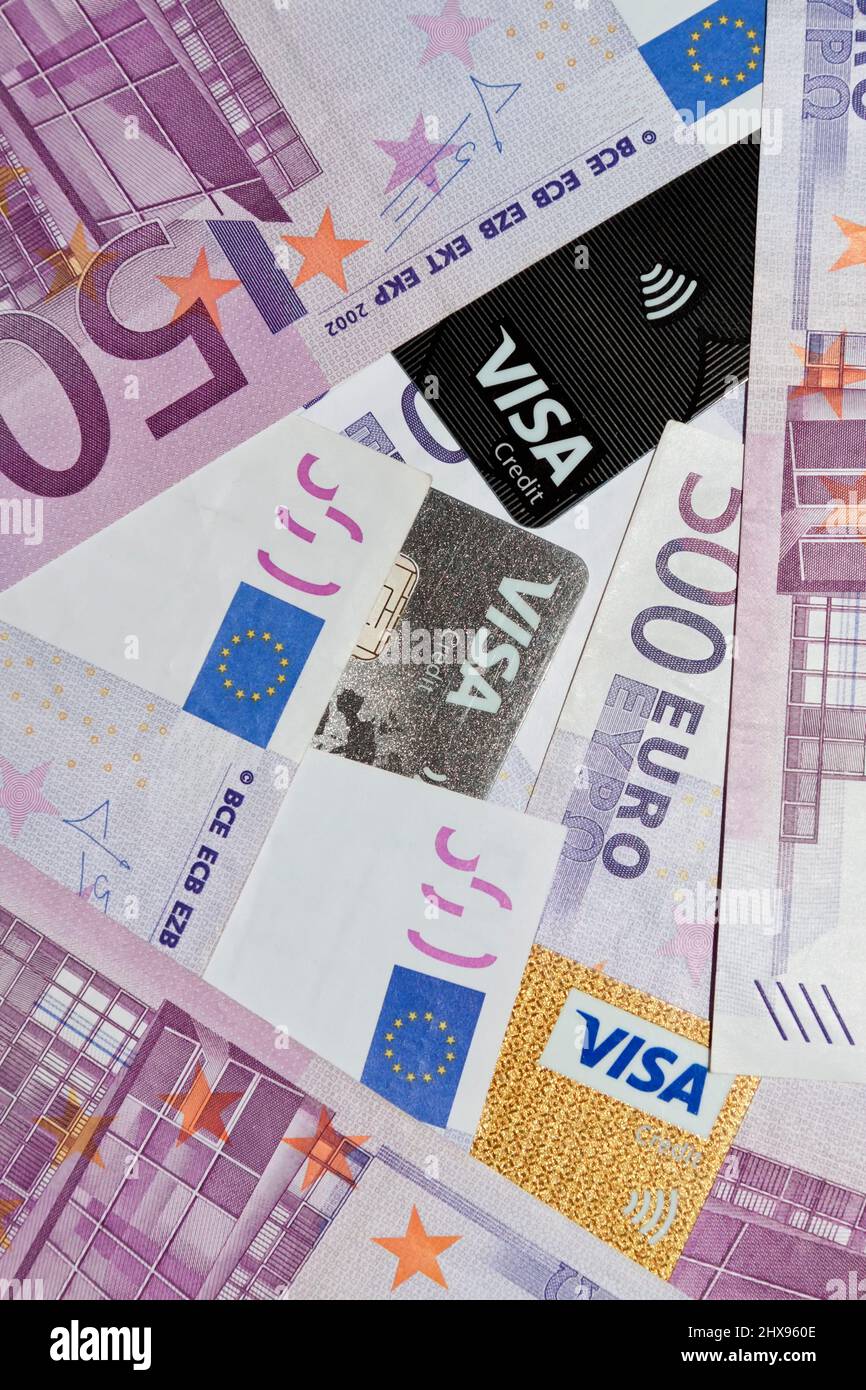 Visa credit card and 500 Euro bank notes Stock Photo - Alamy