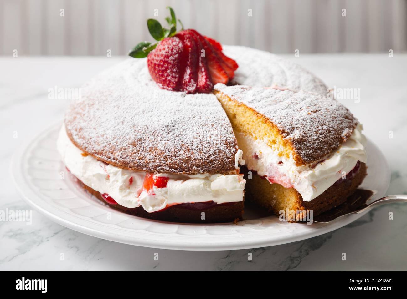 Victoria cake hi-res stock photography and images - Alamy