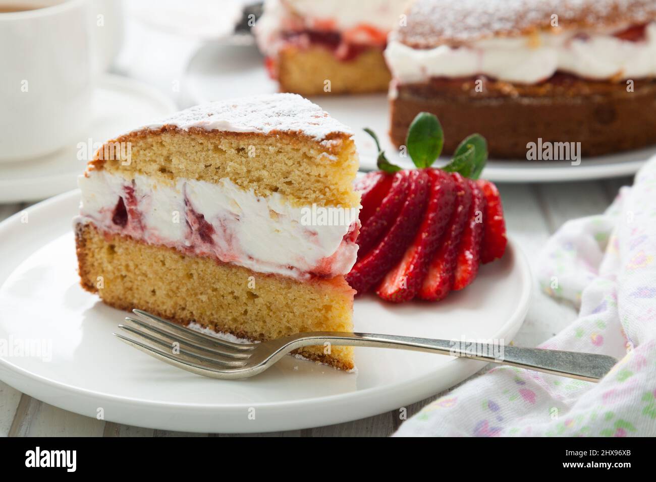 Victoria cake hi-res stock photography and images - Alamy