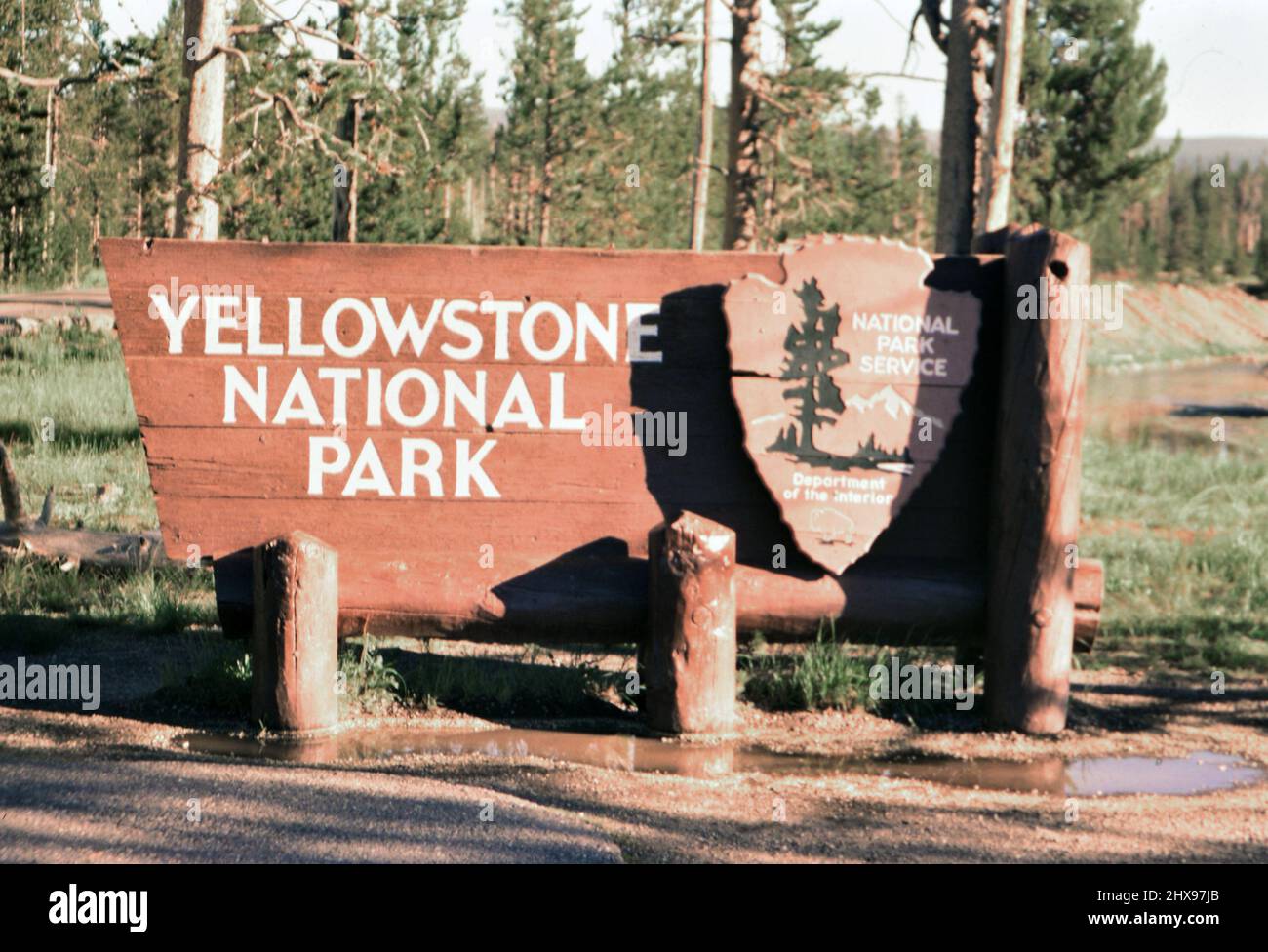 Yellowstone National Park sign ca. 1990 Stock Photo - Alamy
