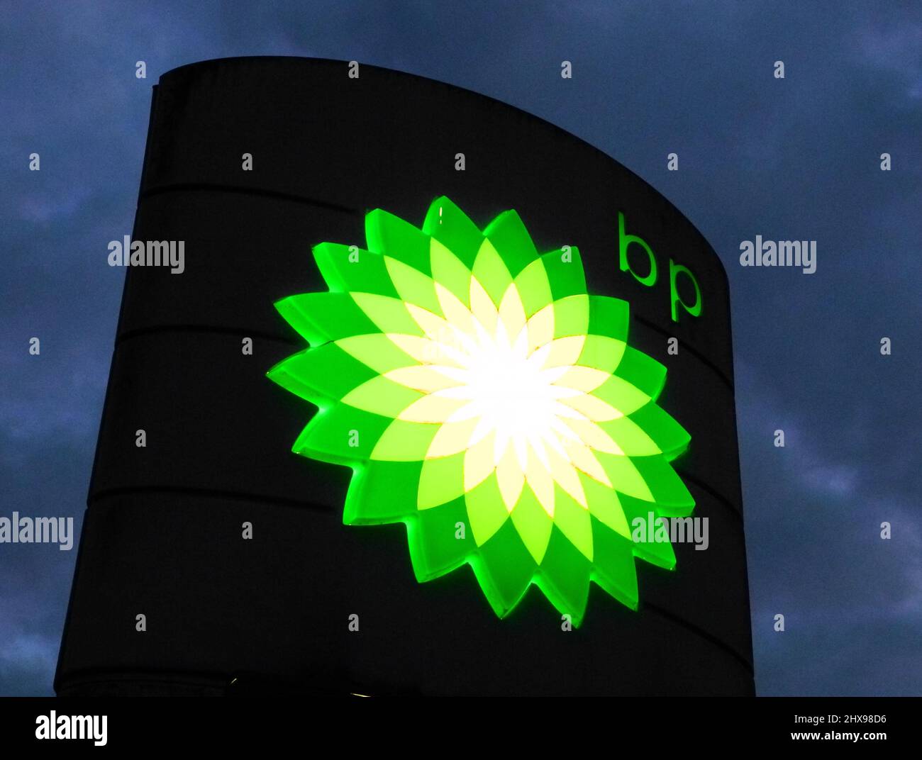 Bp petrol station sign showing hi-res stock photography and images - Alamy