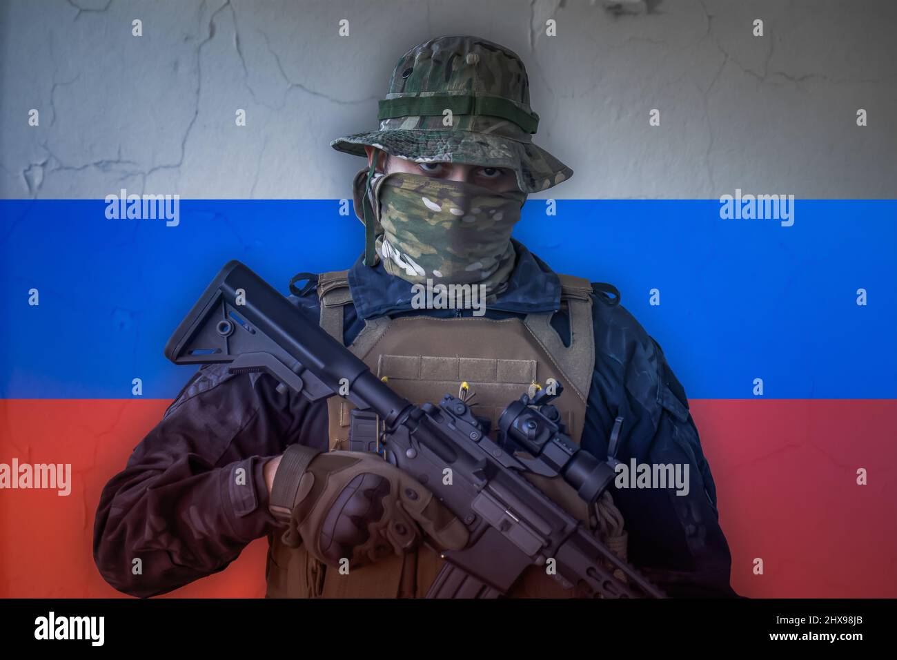 Angry russian soldier armed with rifle with russia flag as background ...