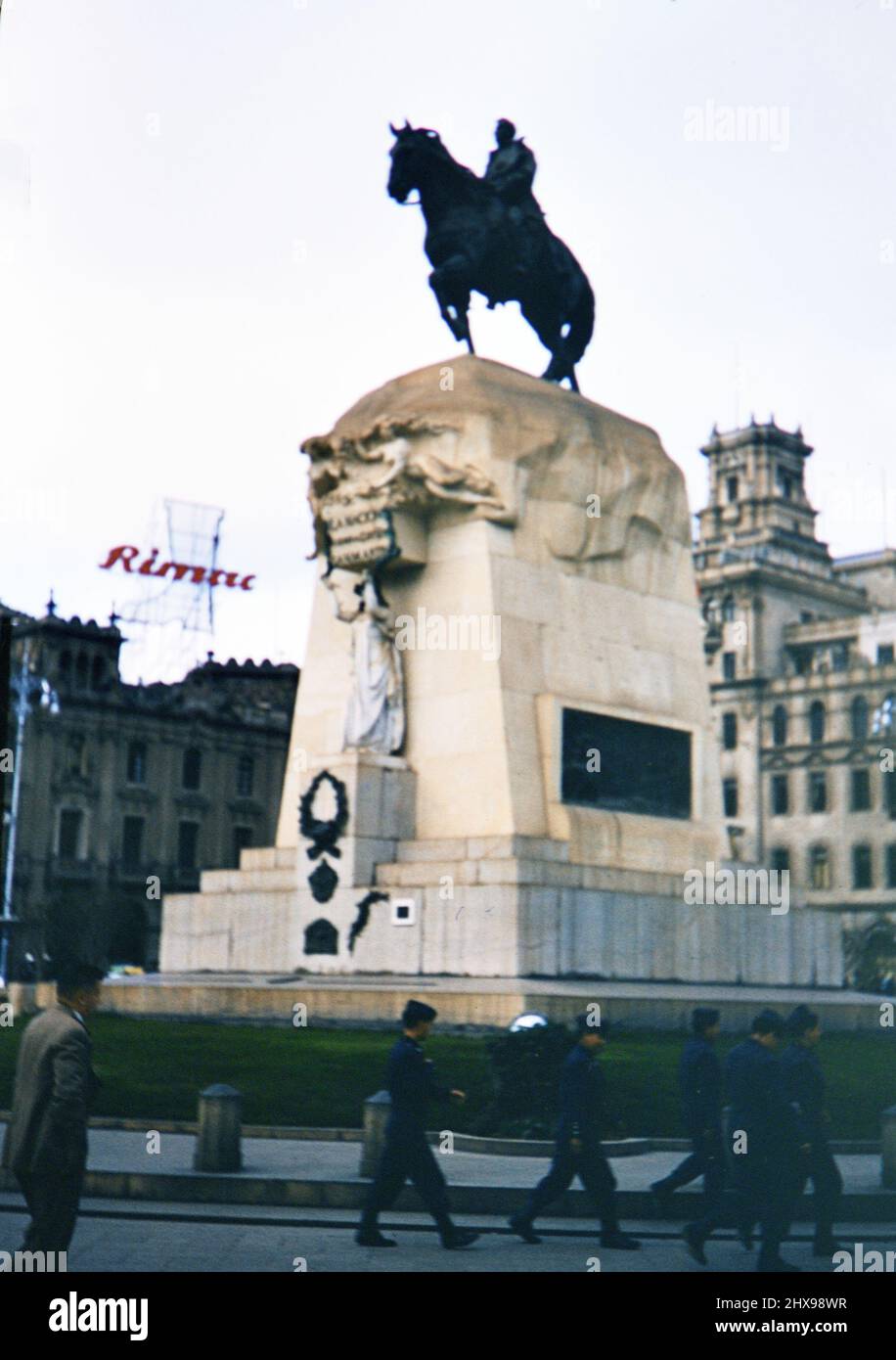 1960s lima peru statue hi-res stock photography and images - Alamy