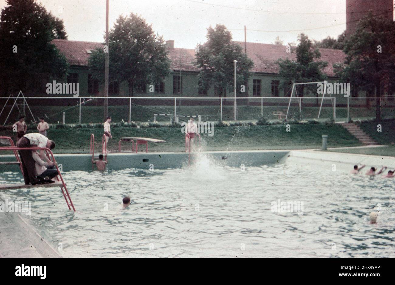 1950s swimming pool hi-res stock photography and images - Alamy