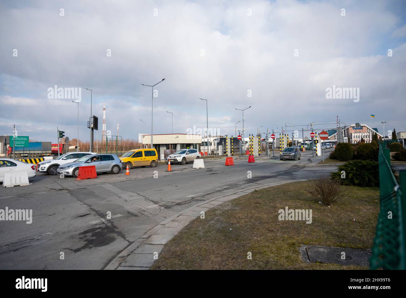 Korczowa, Poland. 10th Mar, 2022. Cars cross the Polish-Ukrainian ...