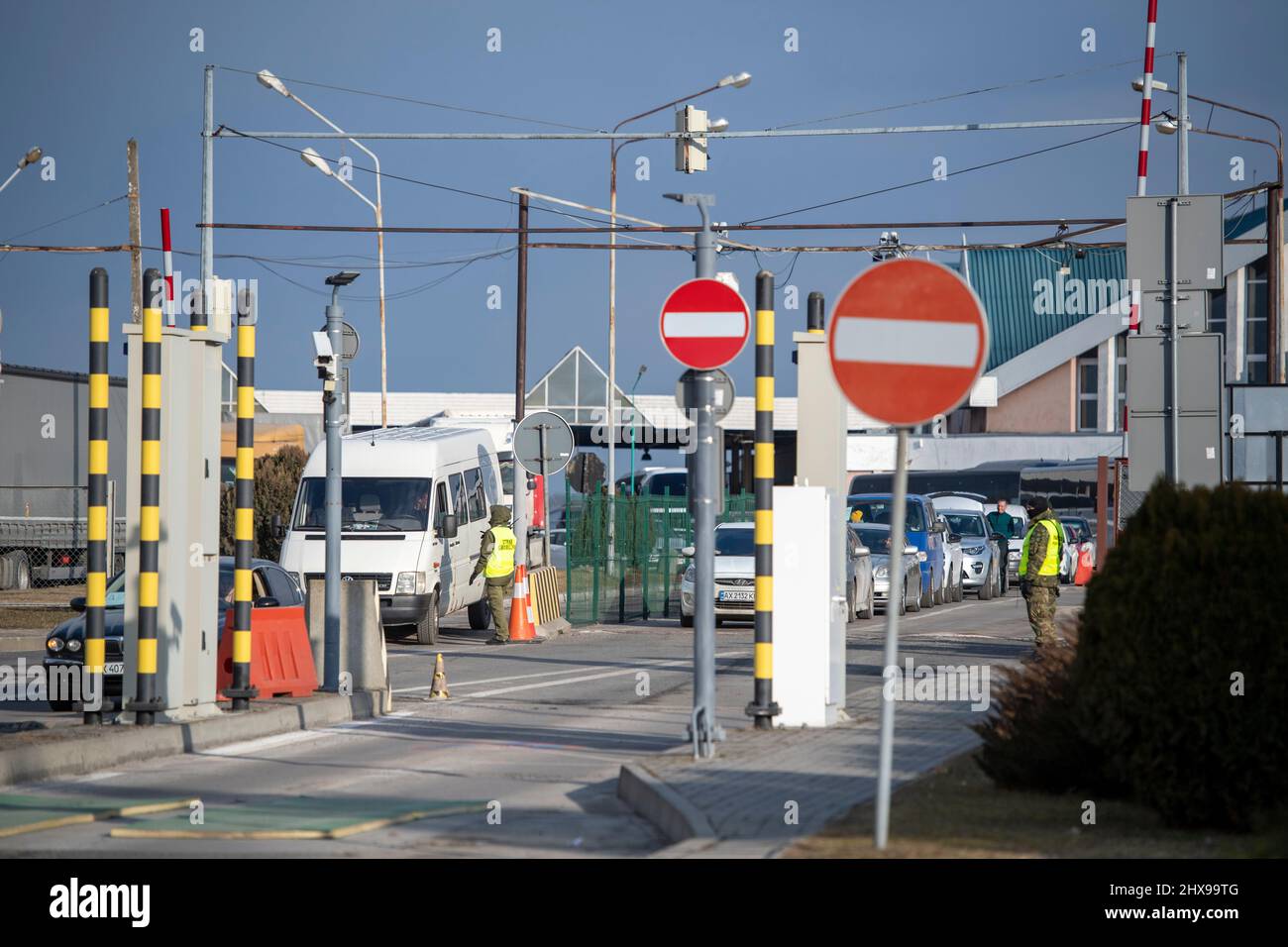 Korczowa, Poland. 10th Mar, 2022. Cars cross the Polish-Ukrainian ...