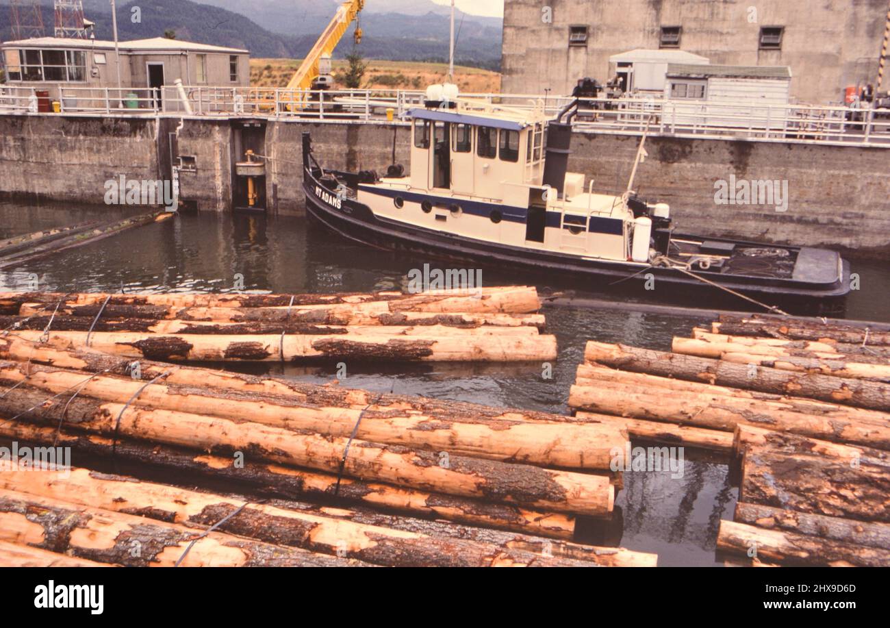 Tugboat mt adams hi-res stock photography and images - Alamy