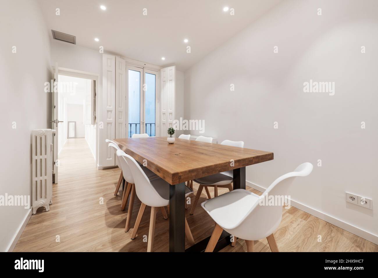 Short chairs hi-res stock photography and images - Alamy