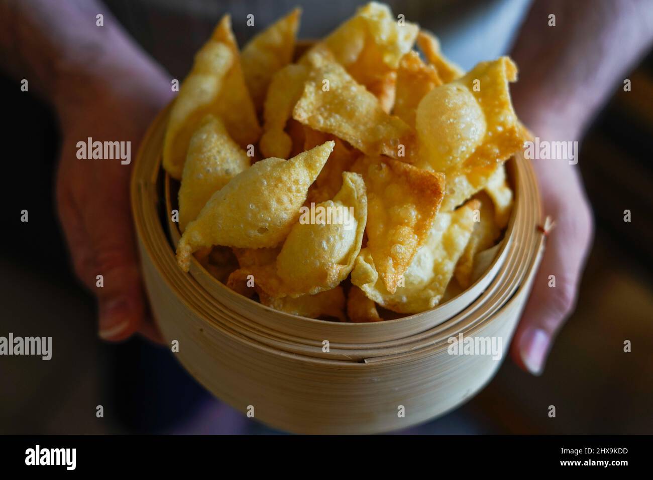 Pangsit goreng hi-res stock photography and images - Alamy