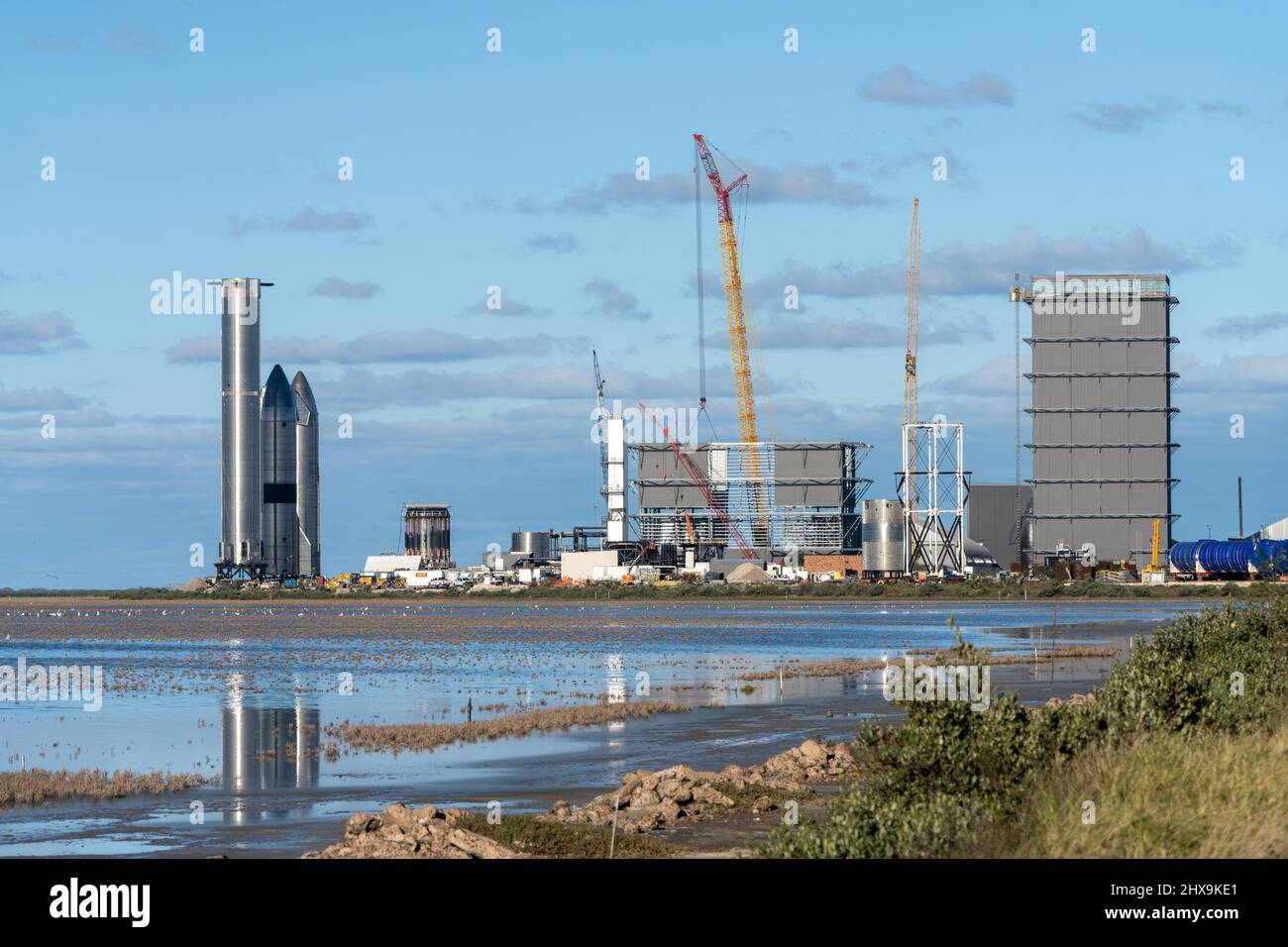 Two Starship prototypes and a cylindrical Super Heavy Booster rocket at ...