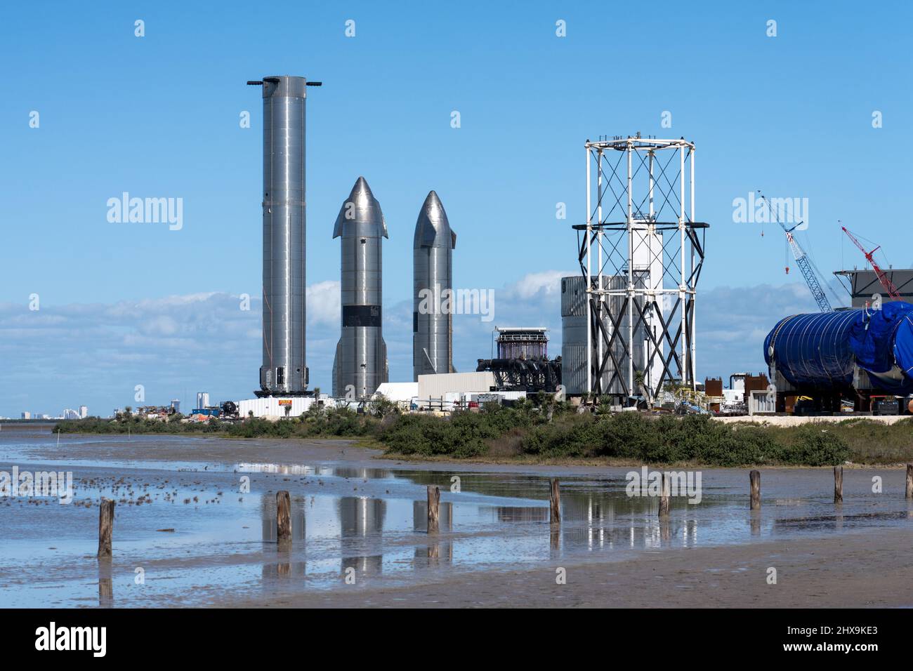 Two Starship prototypes and a cylindrical Super Heavy Booster rocket at ...