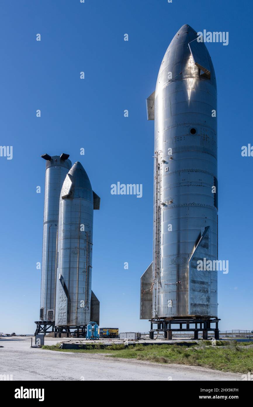 Cylindrical Super Heavy Booster rocket & Starship prototypes SN 16 & SN ...