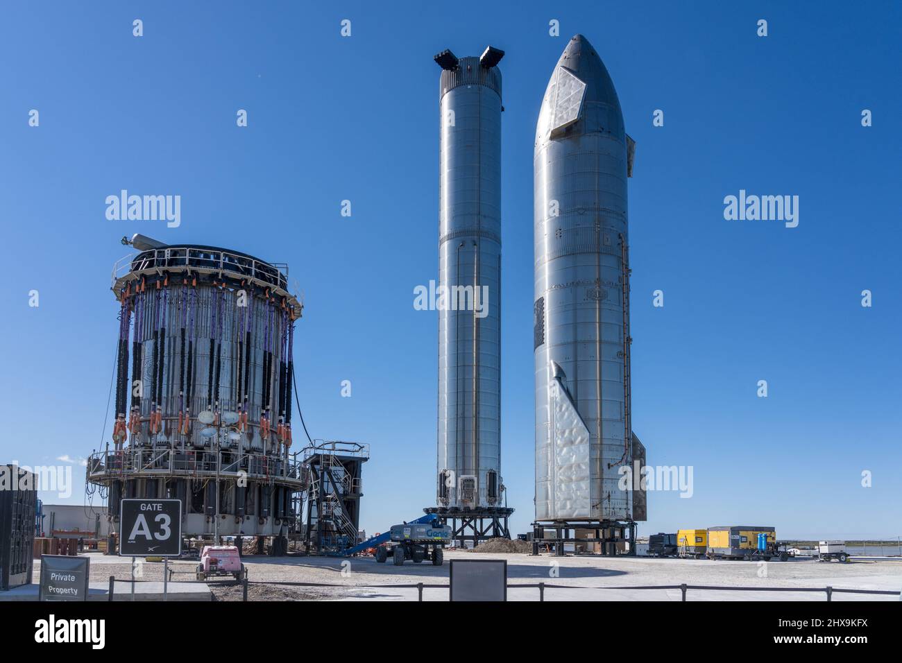 A Starship prototype SN 16 and a cylindrical Super Heavy Booster rocket ...