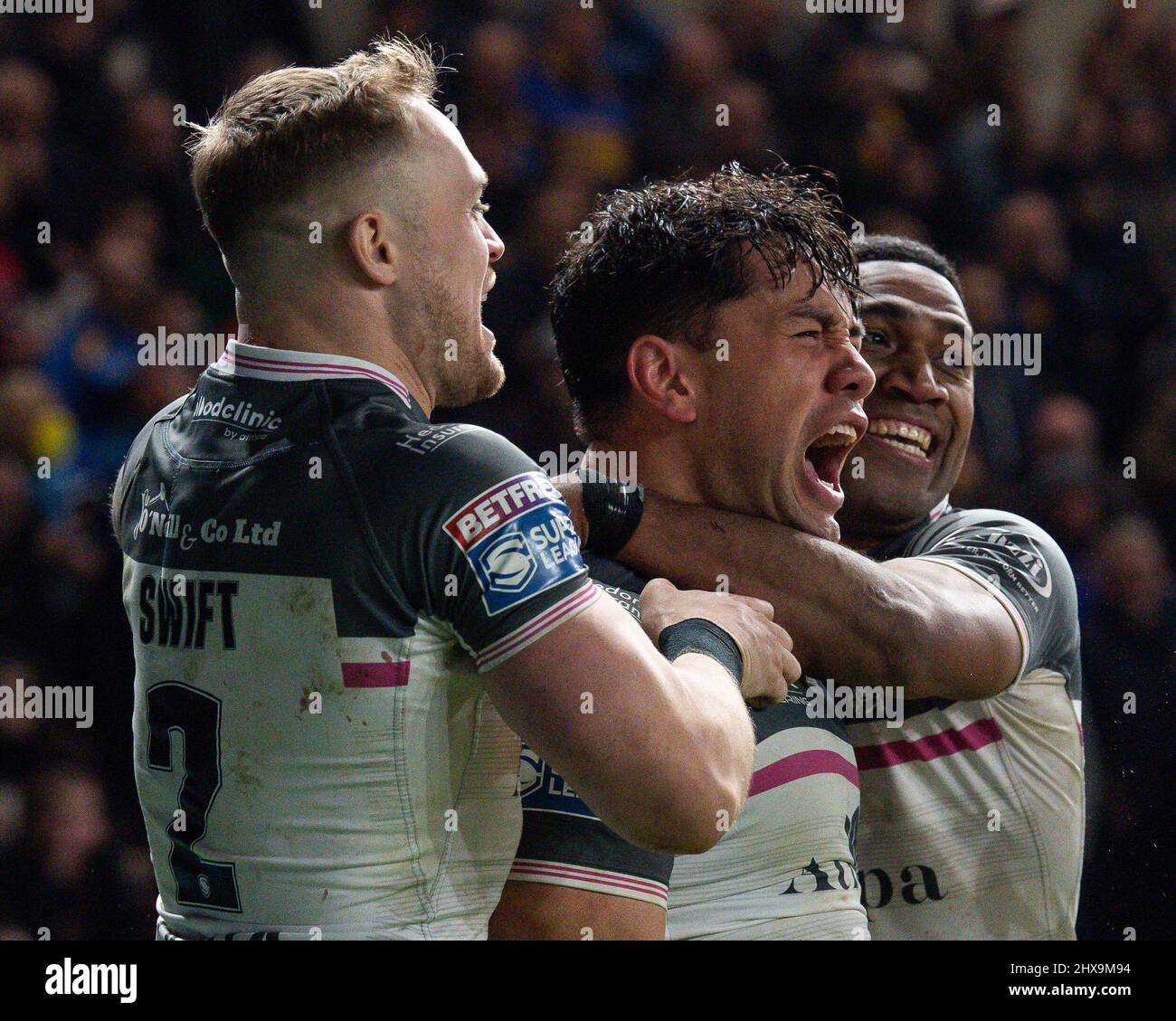 Andre Savelio (11) of Hull FC celebrates his try Stock Photo - Alamy