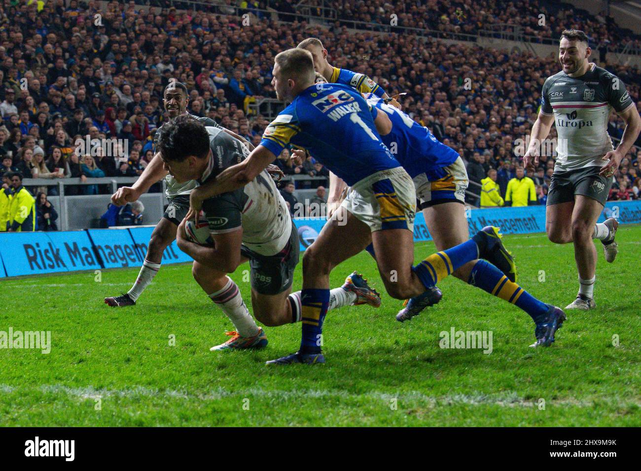 Andre Savelio (11) of Hull FC goes over for a try Stock Photo - Alamy