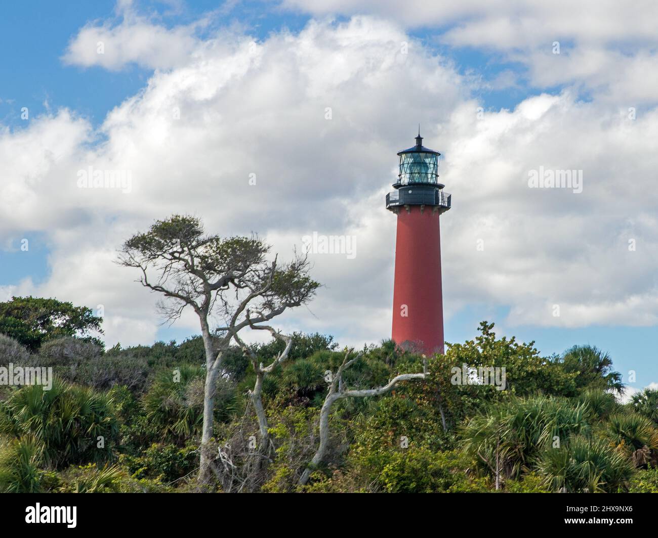 Red structures hi-res stock photography and images - Alamy