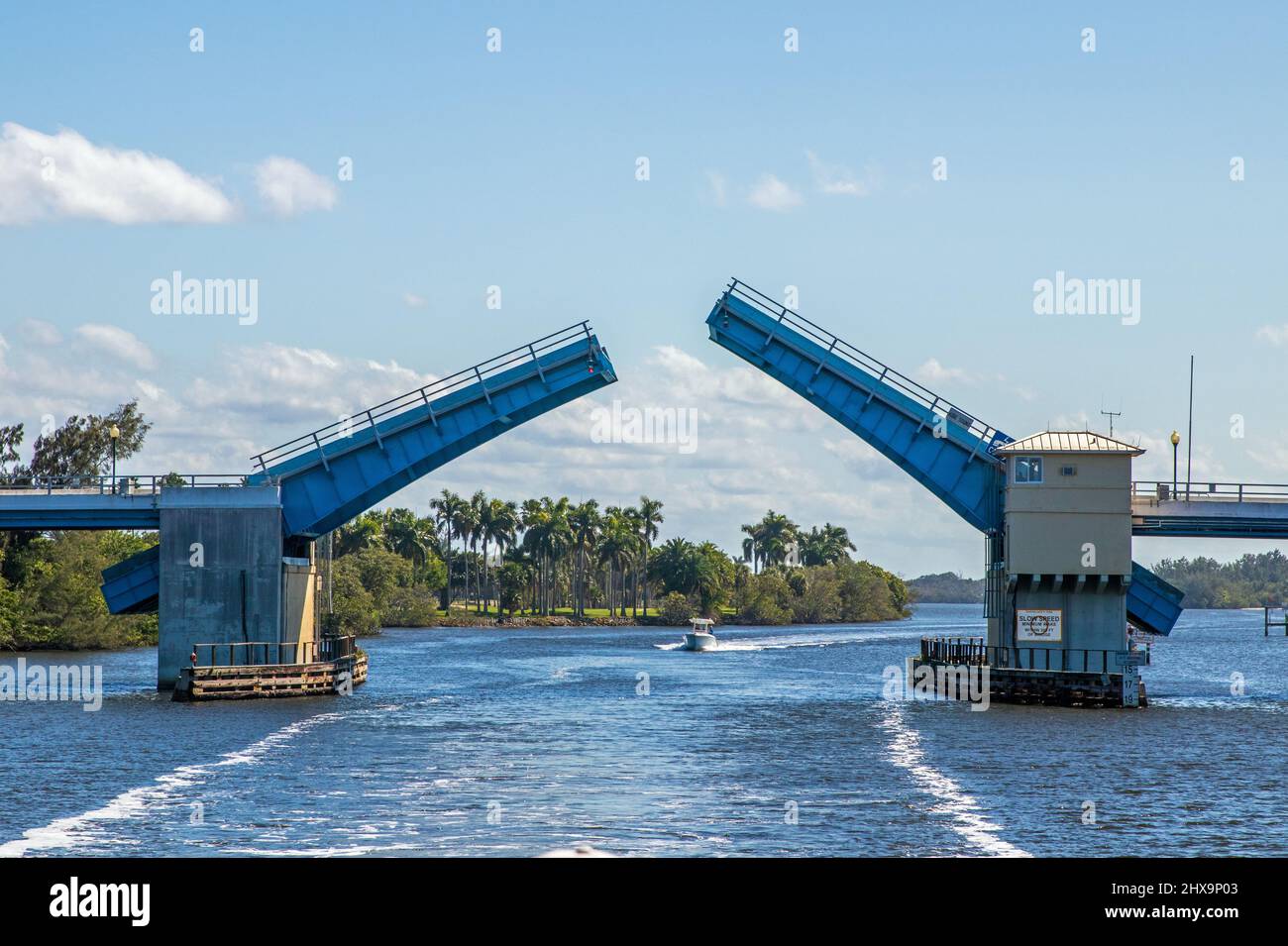 Draw bridges hi-res stock photography and images - Alamy