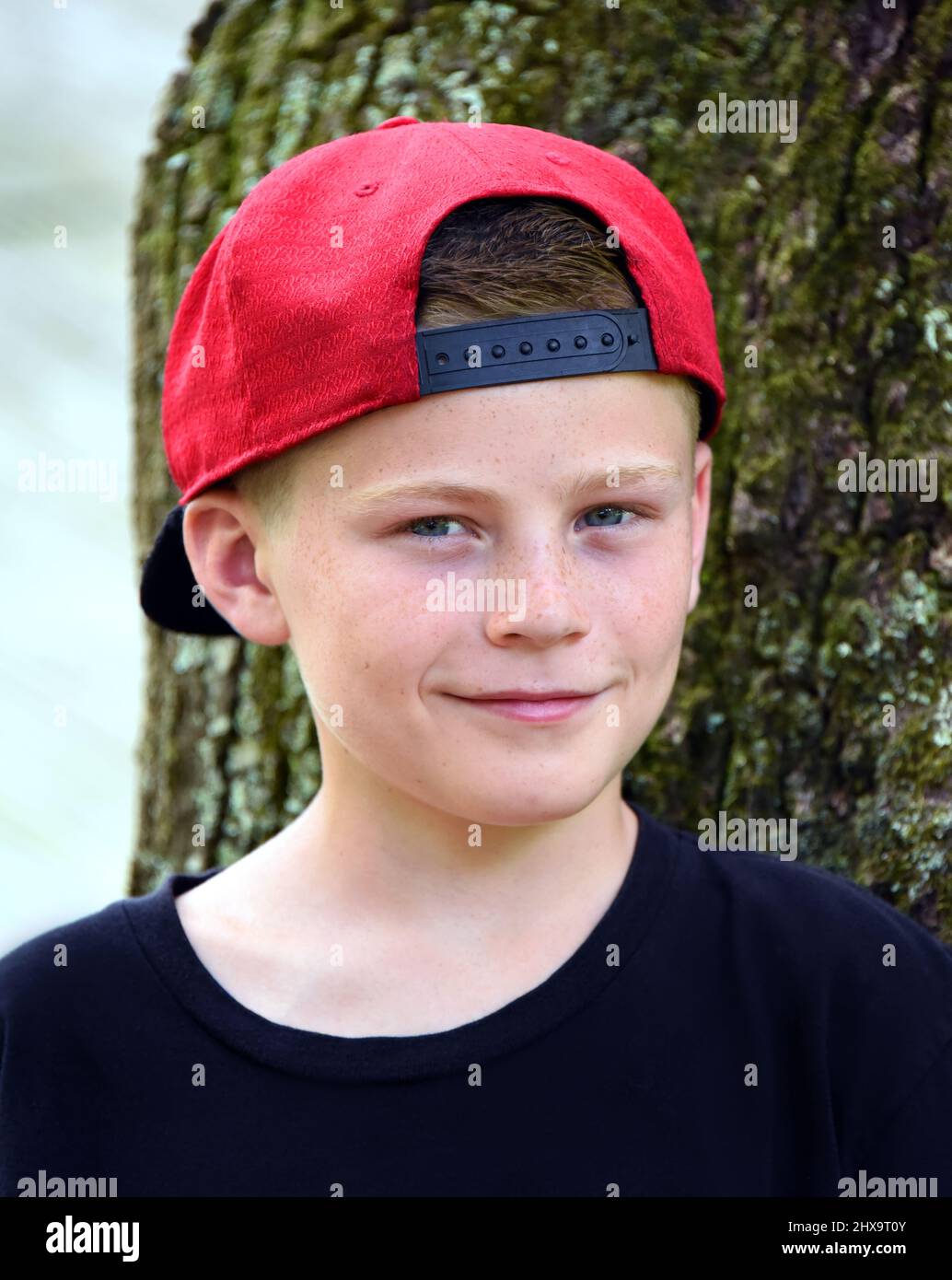 Wearing a baseball cap backwards hi-res stock photography and images ...