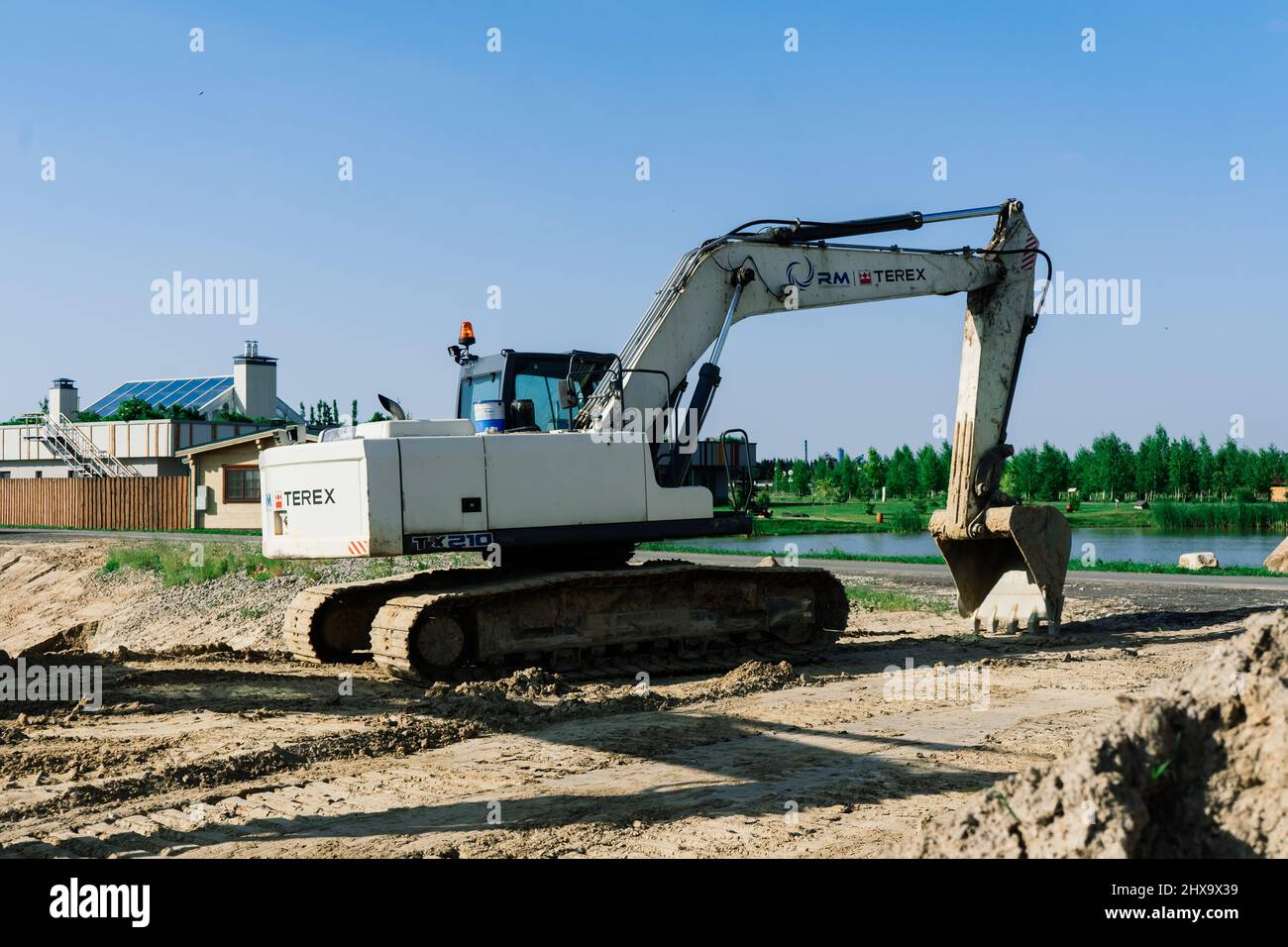 Excavator in quarry extracting stone, soil ground Stock Photo - Alamy