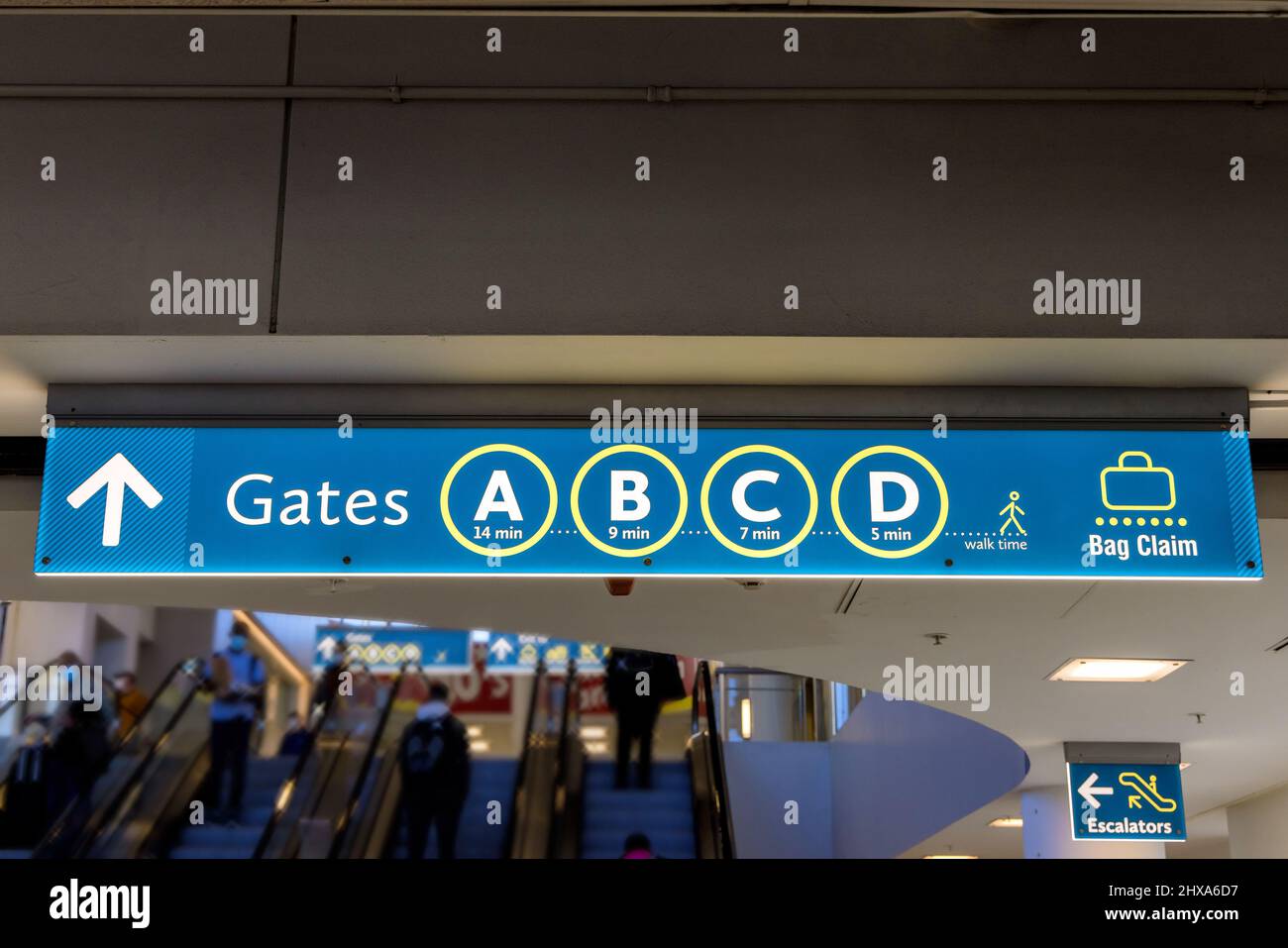 Airport sign board hi-res stock photography and images - Alamy